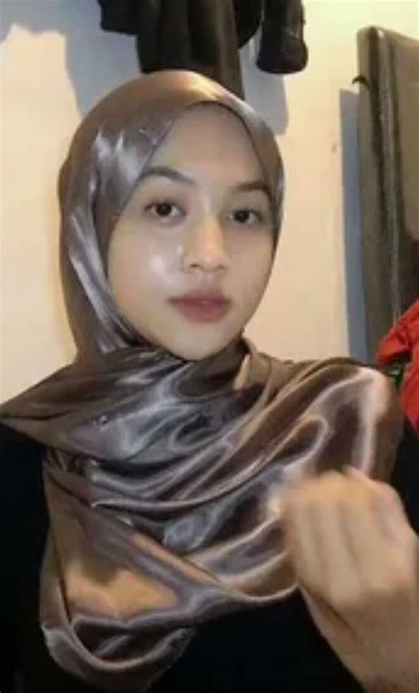 Pin oleh Syamin di Simpan Pantas | Gaya hijab, Bersepeda wanita, Wajah gadis