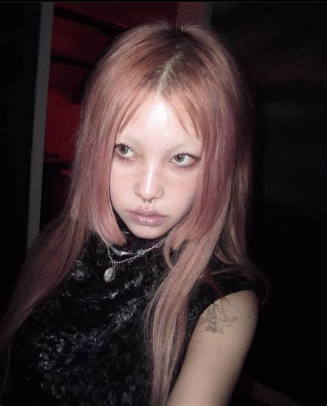 Hair And Makeup에 있는 핀 헤어스타일 염색 머리 뷰티 메이크업