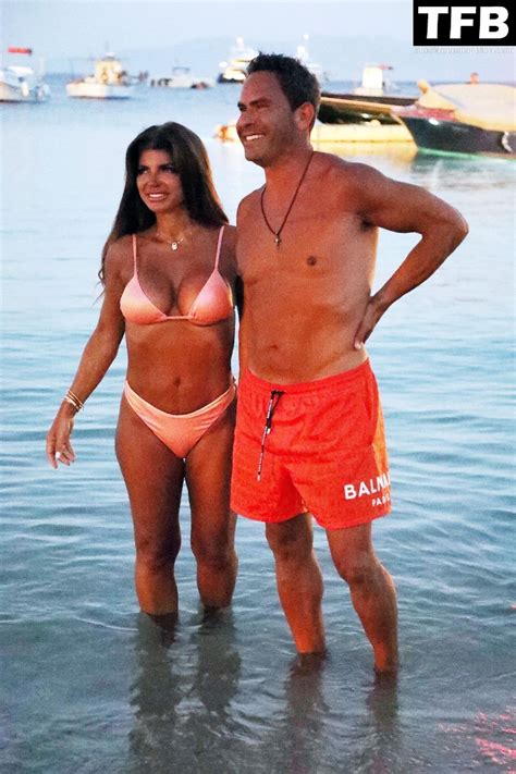 Teresa Giudice And Luis Ruelas Cant Keep Their Hands To Themselves