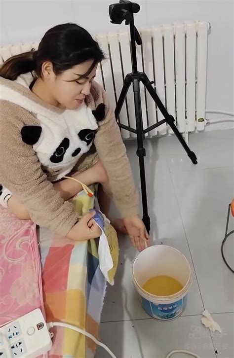 Quadriplegic Girl Drains Catheter