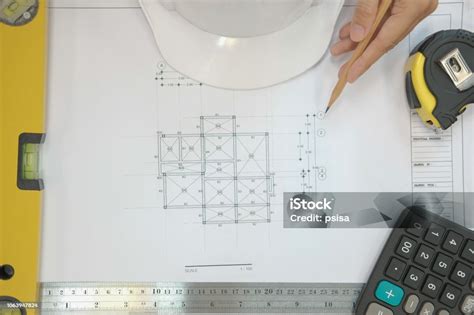부동산 프로젝트 건축가 엔지니어 직장에서의 하우스 청사진 건설 도구 평면도 건물 건축에 대한 스톡 사진 및 기타 이미지 건축 계산기 눈금자 Istock