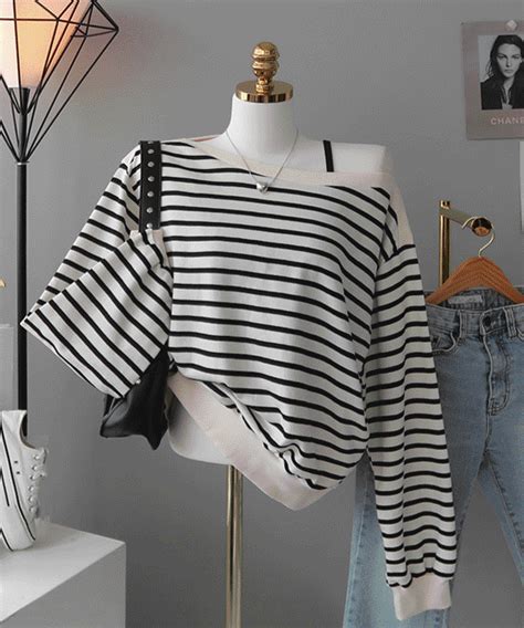 [여리무드🤍후기극찬 루즈핏 입술넥 단가라 오프숄더 봄신상] 초이스입술넥맨투맨 에이블리