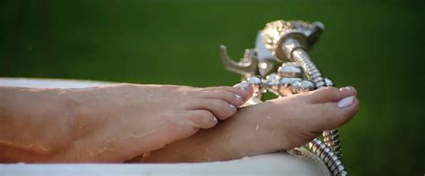 Sunny Leone Feet Page Of Wikigrewal