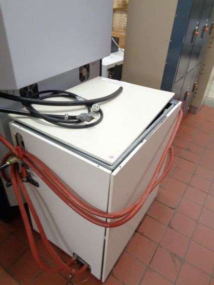 1 Each Bruker X Ray Diffraction System W Chiller Matthews Auctioneers