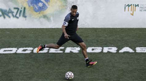 Neymar Hypervenom Derio