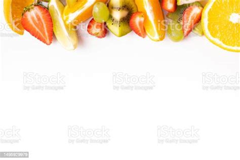 감귤류와 딸기로 만든 프레임 복사 공간이있는 구성 플랫 레이 평면도 0명에 대한 스톡 사진 및 기타 이미지 0명 감귤류