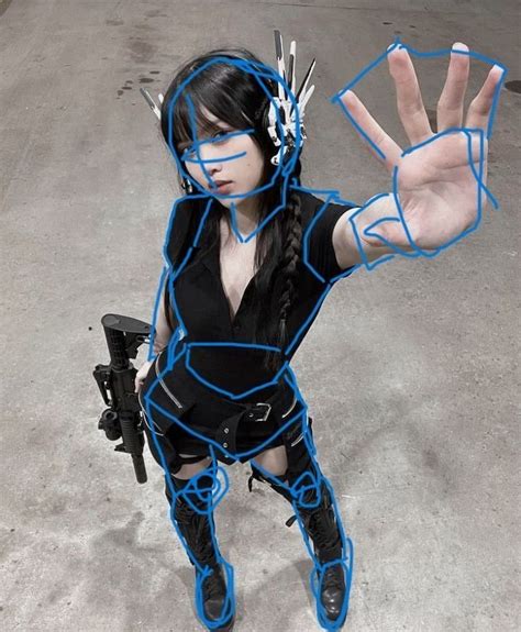 Pin By ☾︎~drake~☽︎ On Dibujo De Personas In 2025 Human Figure Sketches Figure Drawing Poses