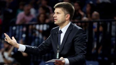 Anadolu Efes Geçici Olarak Tomislav Mijatovice Emanet Baskettr