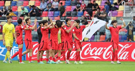 조 2위만 살아남은 4강 한국은 유일한 무패팀