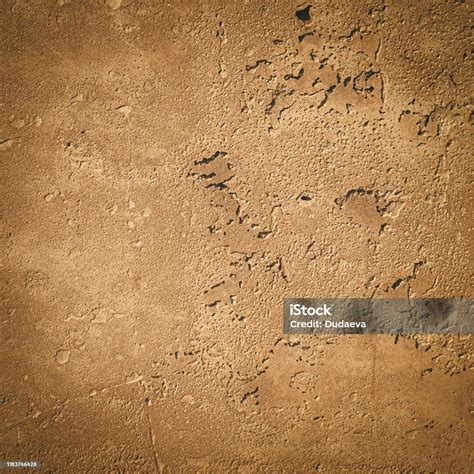 홈과 거품 도시 콘크리트 벽 배경입니다 시멘트 회색 벽입니다 도시 및 산업화 예술 개념 콘크리트 돌 시멘트 석고 와 같은 질감 포스터 모형 크립토업 스튜디오 샷 0명에 대한