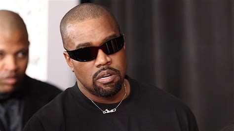 카녜이 웨스트 나치 패배 기념일에 히틀러 찬양곡 발표