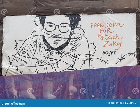 Afiche Que Pide Libertad Para Patrick Zaky A Lo Largo De Una Acera En Italia De Bolonia