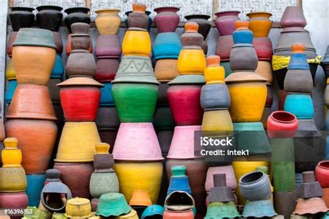 지상에 다채로운 항아리입니다 관광 예술과 공예 시장입니다 발리 섬 인도네시아에 현지 발리 소순다 열도에 대한 스톡 사진 및 기타 이미지 발리 소순다 열도 시장 소매점