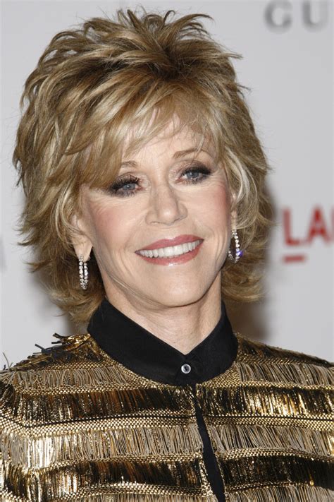 Jane Fondas Top 35 Hairstyles That Defined An Era Hood Mwr