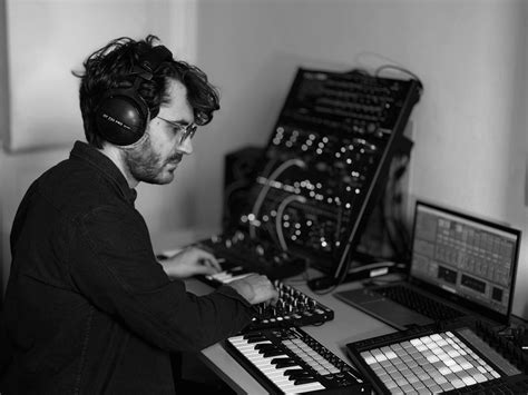 Jérémie Herreman Returns With Refined Focus On Retour En Avion Magnetic Magazine