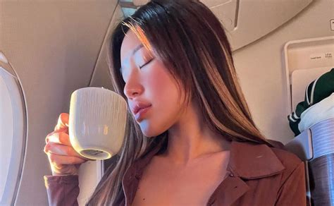 Siew Pui Yi Deja Abierto Su Saco Y Presume Encantos Con Fans