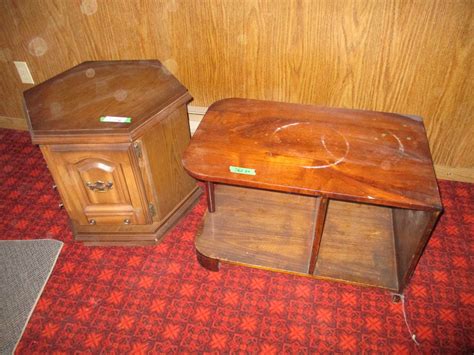 2 End Tables Non Matching 19 And 28 Bodnarus Auctioneering