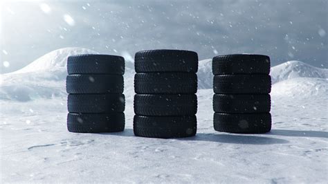 눈보라 눈 미끄러운 겨울 도로를 배경으로 겨울 타이어 윈터 타이어 컨셉 컨셉 타이어 겨울 트레드 휠 교체 도로 안전 떨어지는 눈과 3d 그림 3차원 형태에 대한 스톡 사진