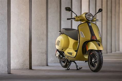 Motorrad Vergleich Vespa Gts 300 Super Sport 2024 Vs Bmw K 1200 Lt 2009