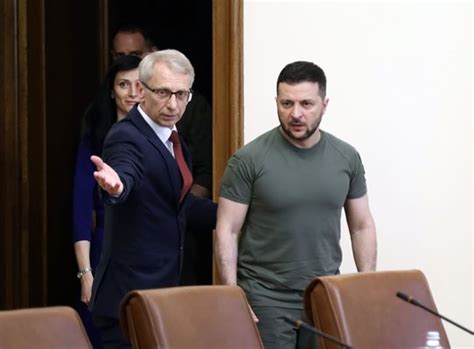 Започна срещата на Николай Денков и Мария Габриел с Володимир Зеленски Снимки