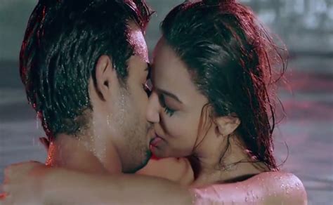 Shruti Srivastava Sexy Scene In Kaushiki Aznude