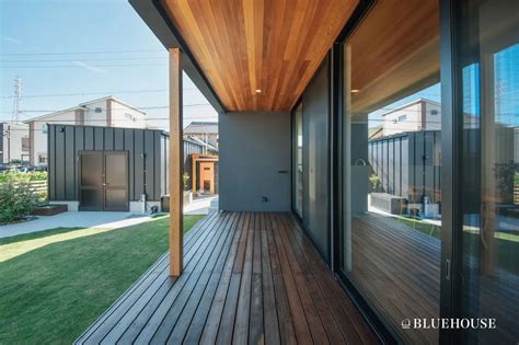 「軒下空間」を活用した平屋・二階建ての建築実例｜軒の深い家のメリットやプランニングのコツも解説注文住宅ブルーハウス デザイン・性能・リゾートライフ、愛知、名古屋、豊橋、豊川、岐阜ならお任せください