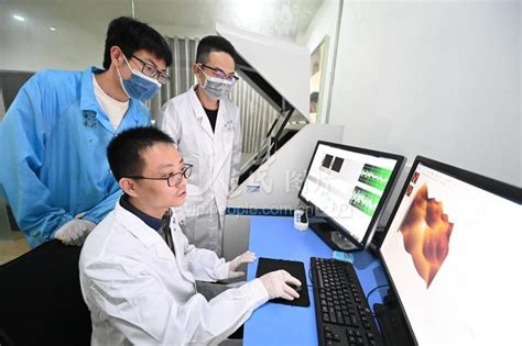 湖北襄阳：高校实验室深化 产学研” 人民图片网