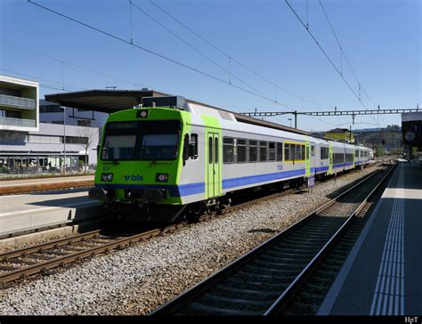 BLS - Re 4/4 183 abgestellt im Bahnhofsareal in Brig am 16.02.2016 ...