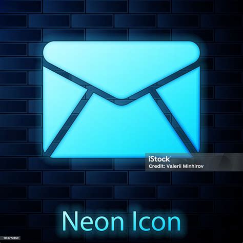 빛나는 네온 봉투 아이콘 벽돌 벽 배경에 고립 전자 메일 메시지 문자 기호입니다 벡터 일러스트 개념에 대한 스톡 벡터 아트 및