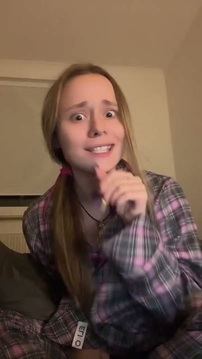 Мою бабусю бісить що я сиджу без діла Не маю чоловіка в 23 не народила 😂🤍 Youtube