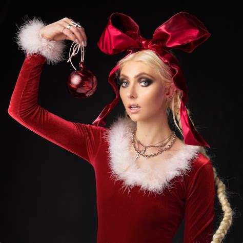 Taylor Momsen Christmas 2