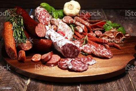 맛있는 살라미와 허브와 차가운 고기 음식 트레이 코파와 소시지등 다양한 육류 제품 0명에 대한 스톡 사진 및 기타 이미지 0명 고기 독일 Istock
