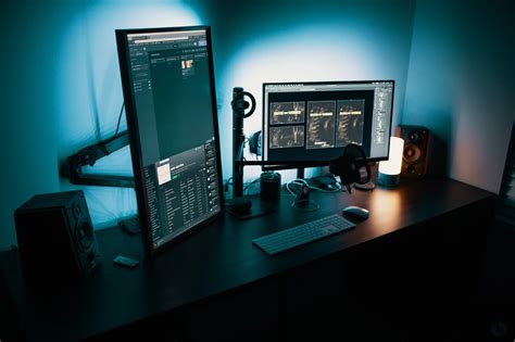 How A 6 Monitor Setup Can Improve Your Workflow