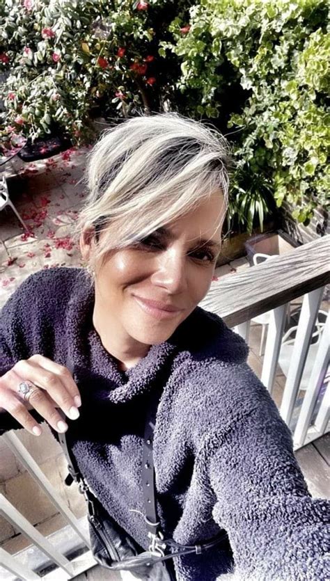 Pin By Thin Blue Line 🇦🇺👮‍♀️ On Halle Berry 🔥📽 Halle Berry Short