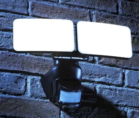 How To Wire And Fit Outdoor Lights Diy Doctor