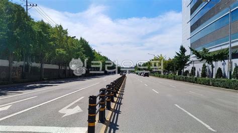 도로 중앙선 도심형중앙분리대 좌회전차선 중앙선가드레일 사진이미지일러스트캘리그라피 디귿작가