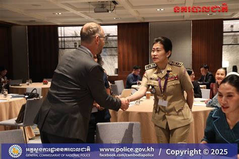 លោកជំទាវ ឧត្តមសេនីយ៍ឯក រស់ ច័ន្ទសោភា អញ្ជើចូលរួមកិច្ចប្រជុំពិភាក្សាតុមូល