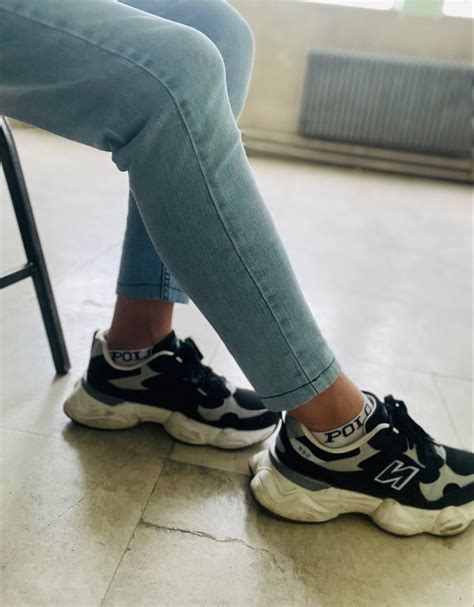 جوراب مچی سفید ساق سفید عکس