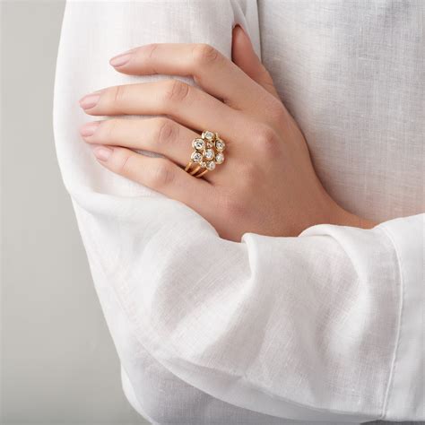 Cirkel Ring 18ct Yellow Gold Ruby And Diamond Cassandra Goad