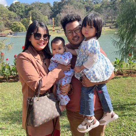 စက်ပိတ်ကျွမ်းကျင်ခေါ်လို့ရပီရှင့် ကောင်းသန့်ငရုတ်ရောင်းဝယ်ရေး ကောင