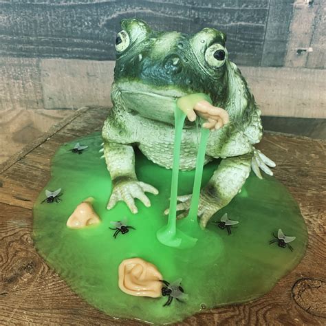 Giant Toad Make A Scene