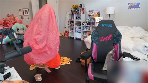 Emily Emiru Schunks Feet