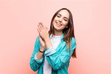 93000 Girl Clapping Pictures