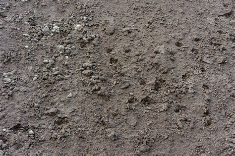 用于建筑的土堆得很密