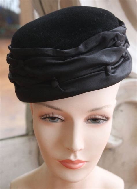 Vintage 1950s Black Satin And Velveteen Toque Hat