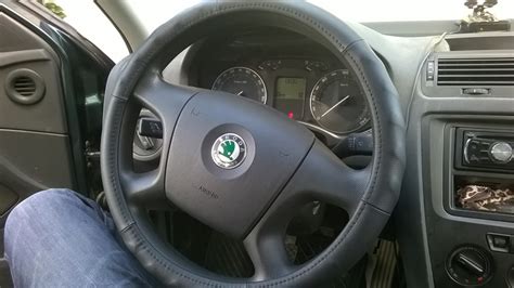 кожаный руль бюджетной версии — Skoda Octavia A5 Mk2 1 4 л 2008 года