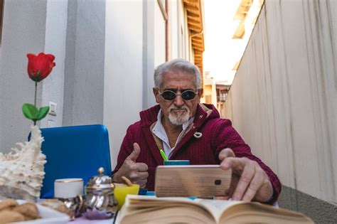 Premium Photo Man Sitting On Table