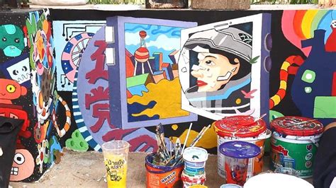 ในประเทศ สกู๊ปพิเศษ นักเรียนพิจิตร สร้างผลงาน วาดภาพสตรีทอาร์ตบนกำแพงริมทางเท้า ใช้วิชาศิลปะ