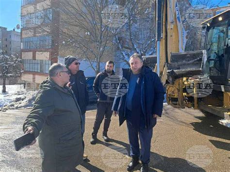 Кметът на Шумен нареди през почивните дни всички дежурни екипи за снегопочистване да са на терен