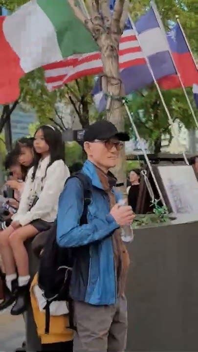 국군의날 시가행진을 보기위해 모인 수많은 군중들 관광객 Youtube